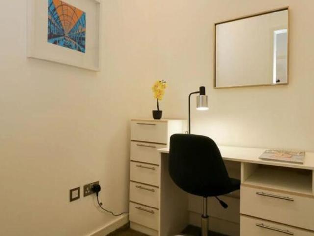 1 bedroom flat for sale in Bath Road, Berkshire, Slough, SL1