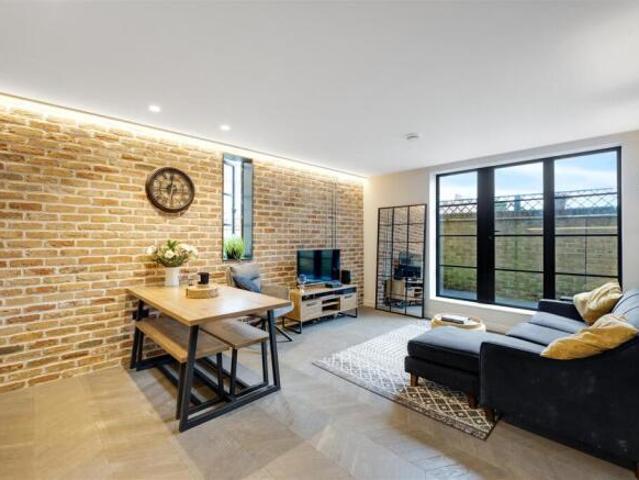 1 bedroom flat for sale in Bembridge House, Hampton Hill, TW12