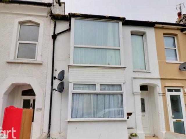 1 bedroom flat for sale in Beach Road CLACTONONSEA CO15
