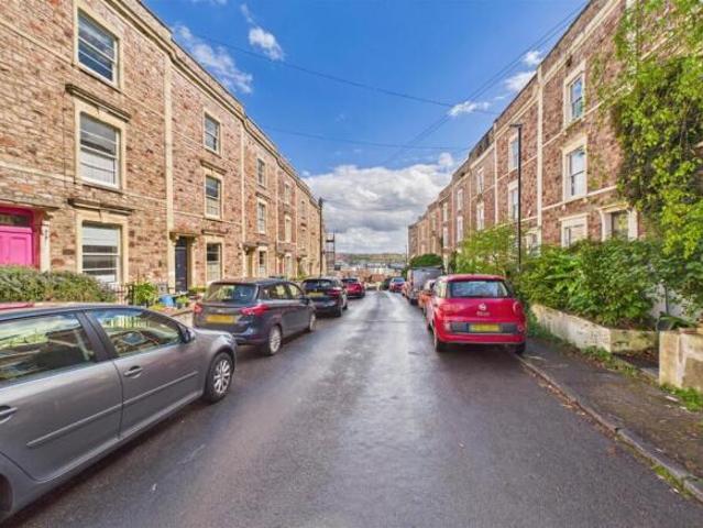 1 bedroom flat for sale in Bellevue Crescent, Cliftonwood, BS8
