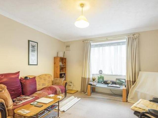 1 Bedroom Flat For Sale In Berkshire