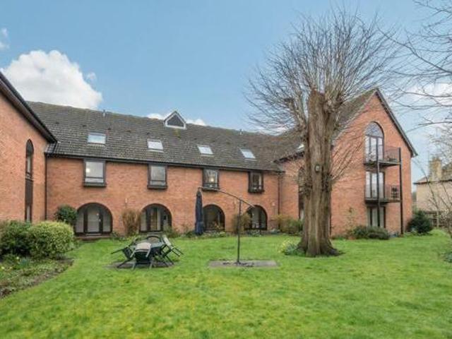 1 Bedroom Flat For Sale In Berkshire