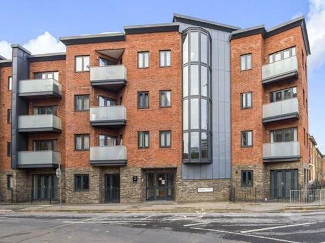 1 Bedroom Flat For Sale In Berkshire