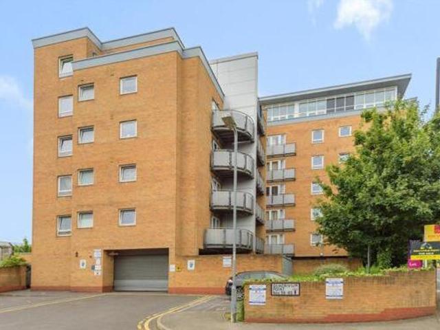 1 Bedroom Flat For Sale In Berkshire
