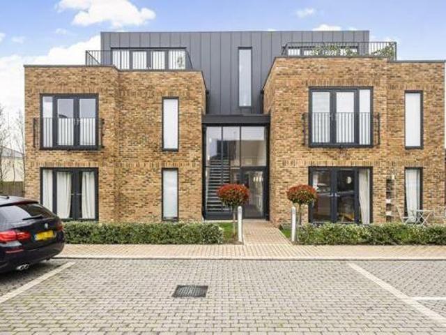 1 Bedroom Flat For Sale In Berkshire