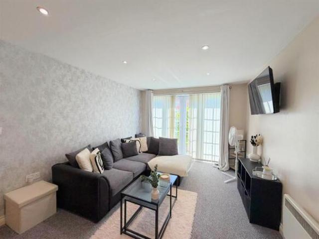 1 bedroom flat for sale in Birkby Close, Hamilton, Leicester, LE5