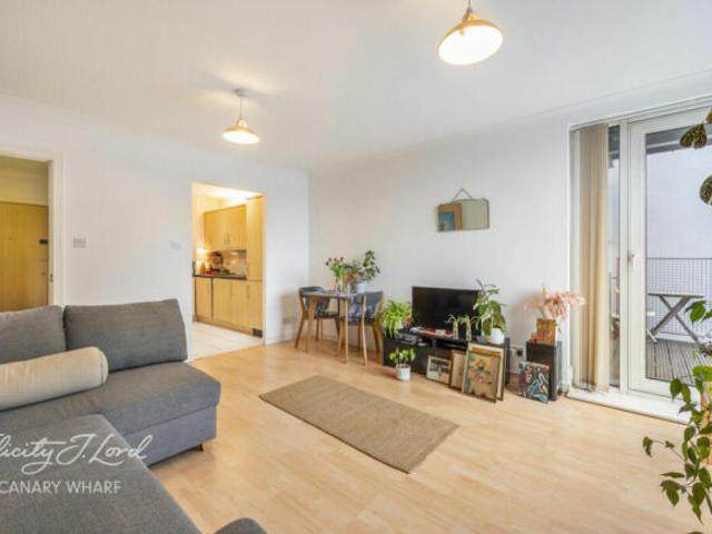 1 bedroom flat for sale in Boardwalk Place, London, E14