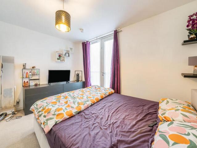 1 bedroom flat for sale in Boundary Lane, London, SE17