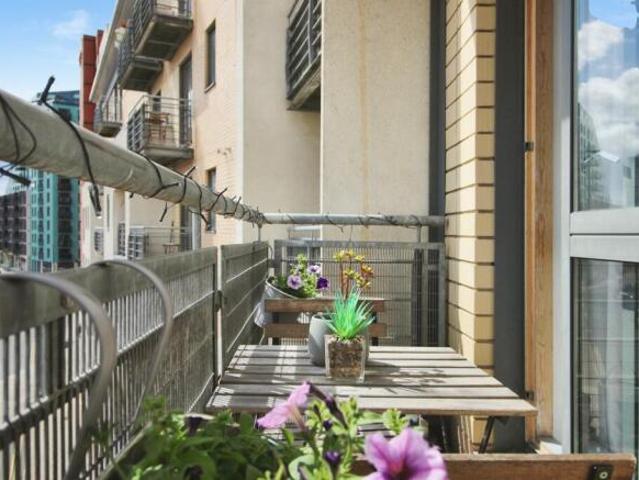 1 bedroom flat for sale in Bowman Lane, LEEDS, LS10