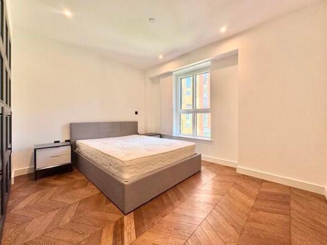 1 bedroom flat for sale in Brook Street, Kingston Upon Thames, Surrey, KT1