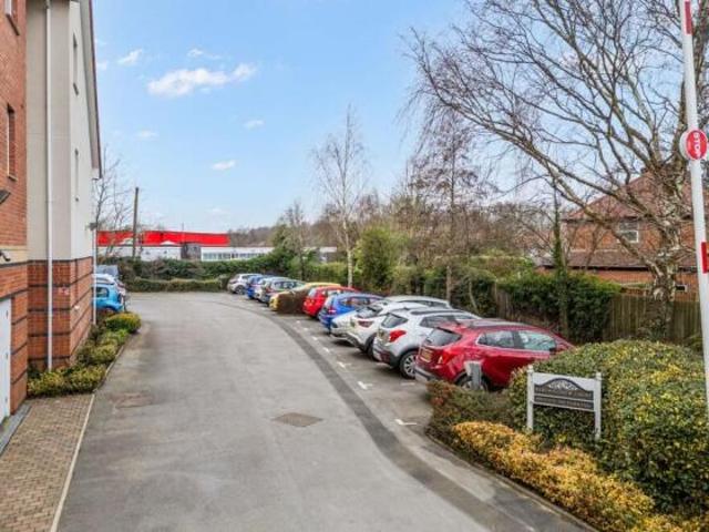 1 bedroom flat for sale in Bradshaw Lane, Grappenhall, WA4
