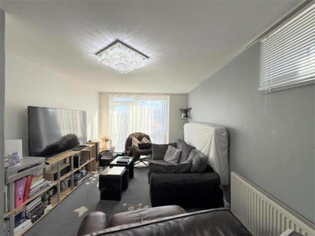 1 bedroom flat for sale in Brettenham Road, London, N18