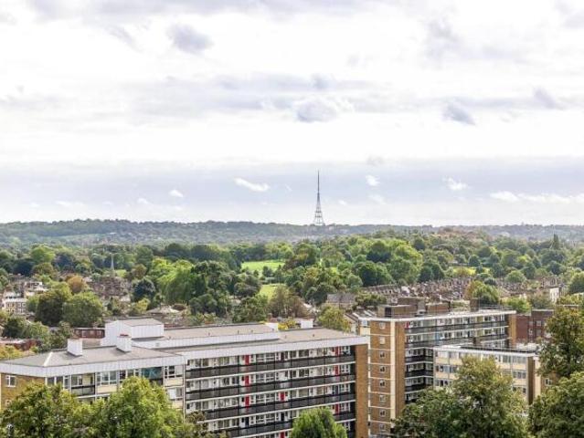 1 bedroom flat for sale in Brixton Hill, SW2