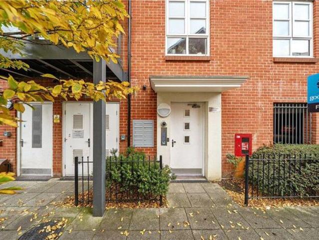 1 bedroom flat for sale in Brickfield Road, Mitcham, CR4