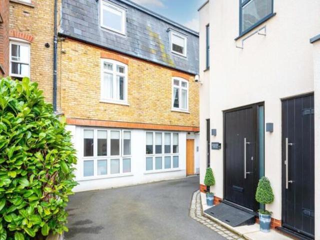 1 bedroom flat for sale in Bridle Lane, St Margarets, Twickenham, TW1