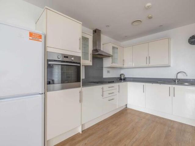 1 bedroom flat for sale in Buckingham Gardens, Slough, SL1