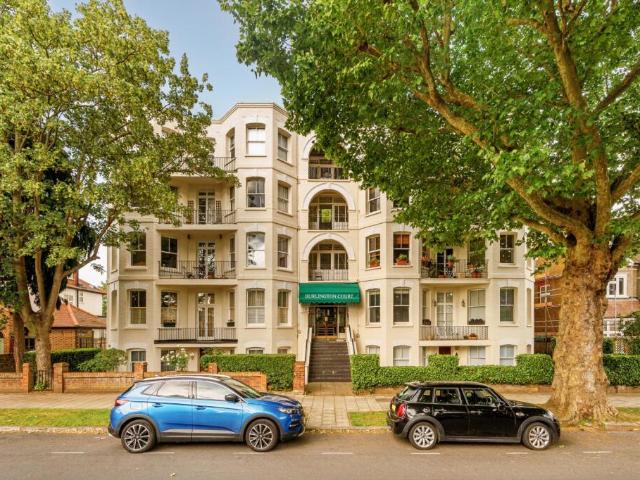 1 bedroom flat for sale in Burlington Court, Spencer Road, W4