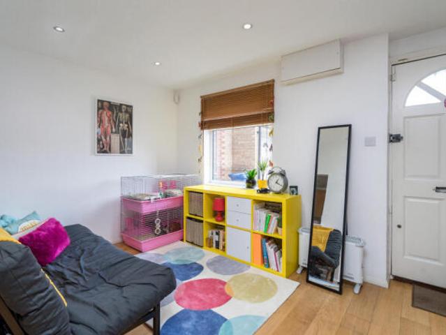 1 bedroom flat for sale in Burnham Close, London, SE1
