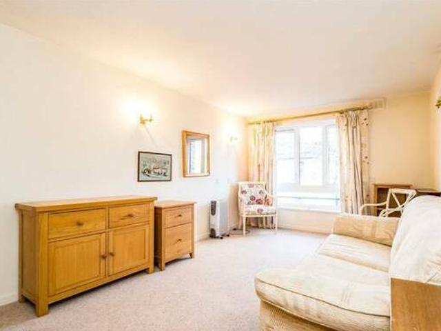 1 bedroom flat for sale in Cambridge Road London E11