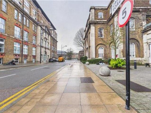 1 bedroom flat for sale in Cadogan Road, London, SE18