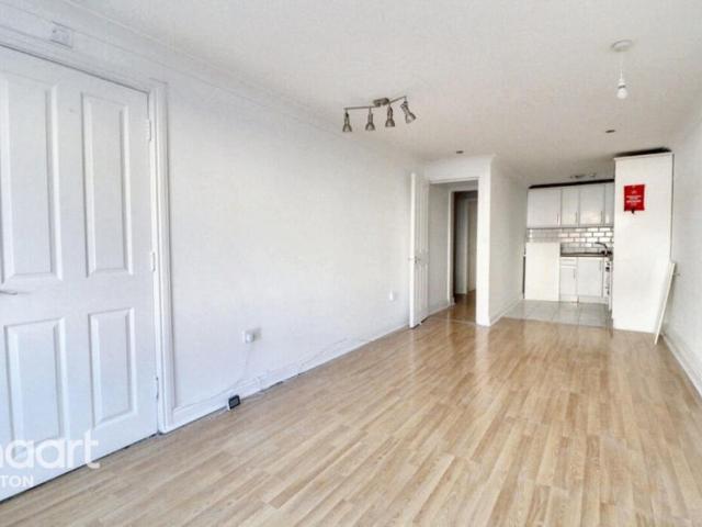 1 bedroom flat for sale in Cardiff Road, Luton, LU1