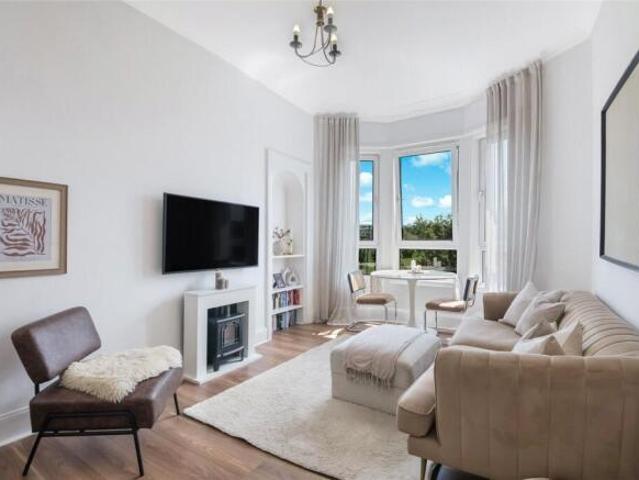 1 bedroom flat for sale in Cathcart Road, Glasgow, City, G42