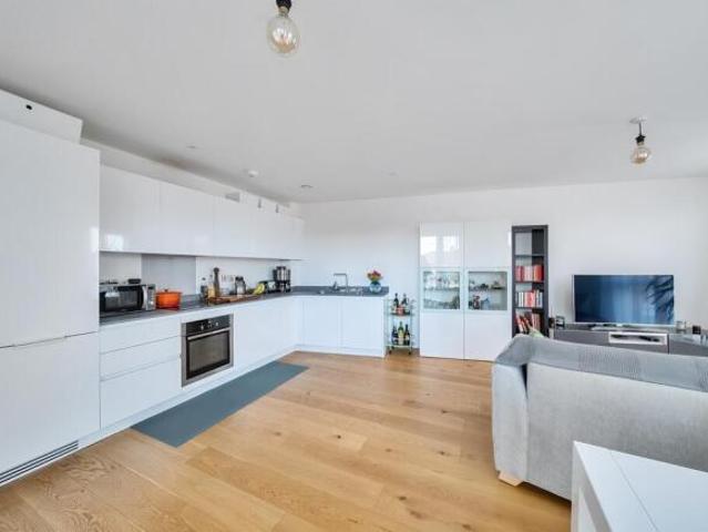 1 bedroom flat for sale in Cavendish Road, London, SW19