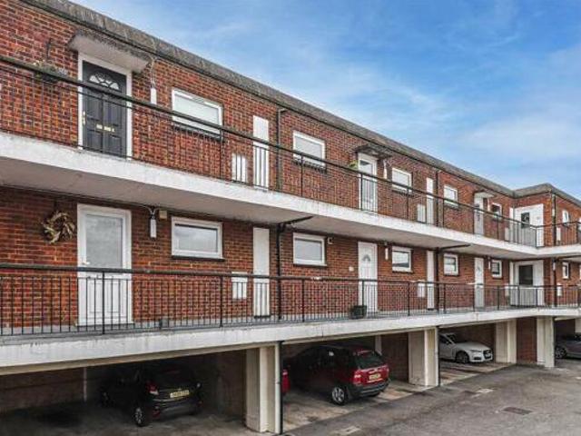 1 Bedroom Flat For Sale In Chaucer Way