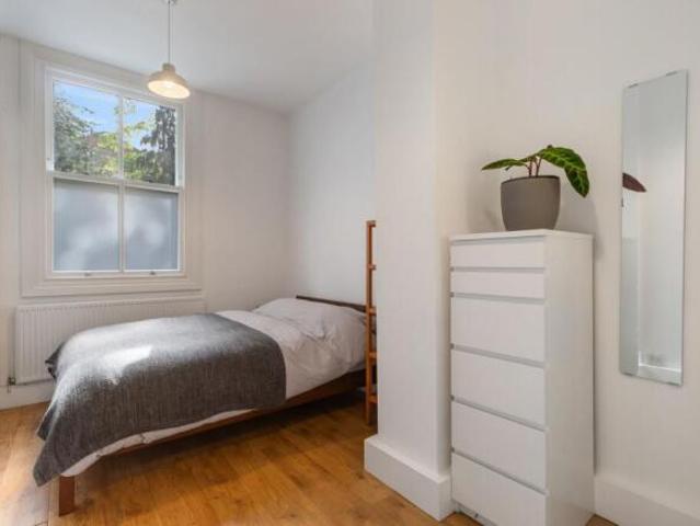 1 bedroom flat for sale in Charteris Road, London, N4