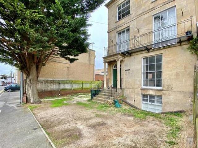 1 Bedroom Flat For Sale In Cheltenham, Gloucestershire