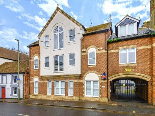 1 bedroom flat for sale in Chertsey Street, Guildford, Surrey, GU1