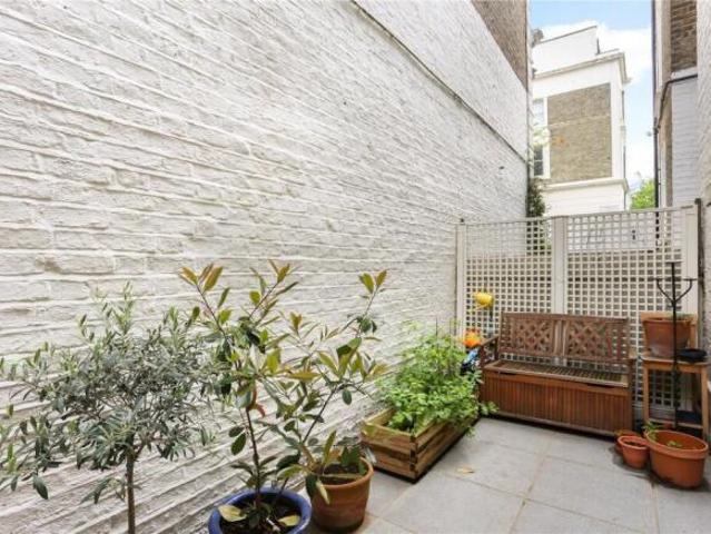 1 bedroom flat for sale in Chesterton Road, London, W10