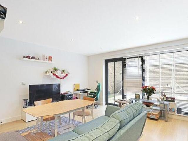 1 Bedroom Flat For Sale In Chingford, London