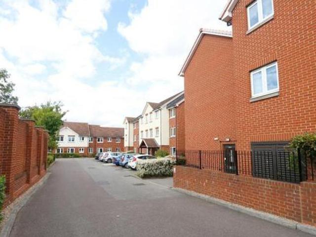 1 Bedroom Flat For Sale In Church Road, Hadleigh