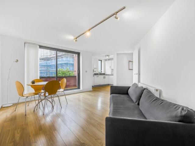 1 bedroom flat for sale in City of London Point, 107 York Way, N7
