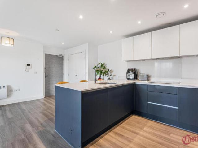 1 bedroom flat for sale in City House Green Lanes, N21