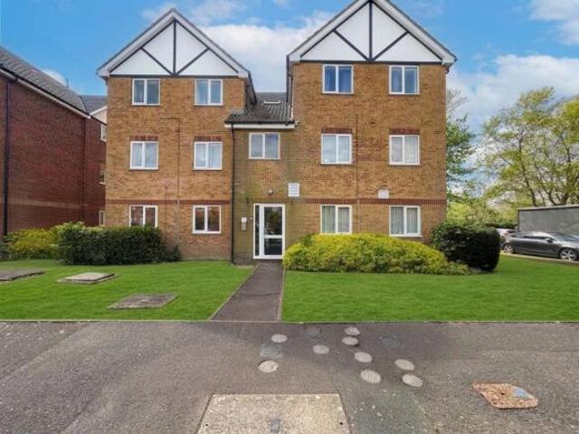 1 bedroom flat for sale in Common Road, Slough, SL3