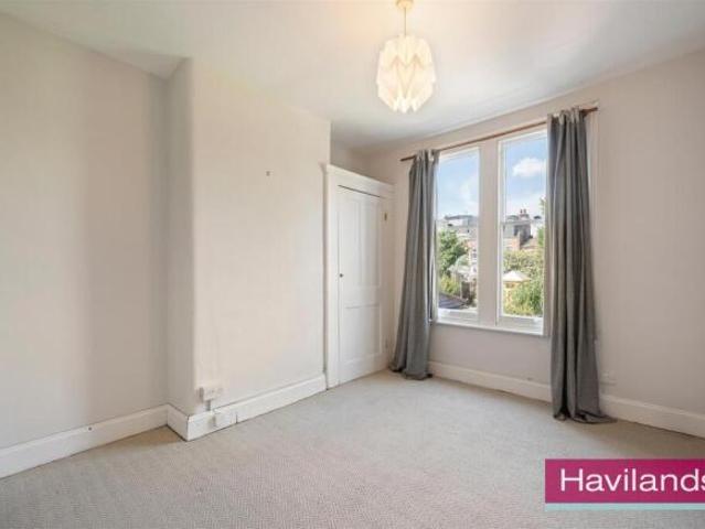 1 bedroom flat for sale in Compton Road, Southgate, N21