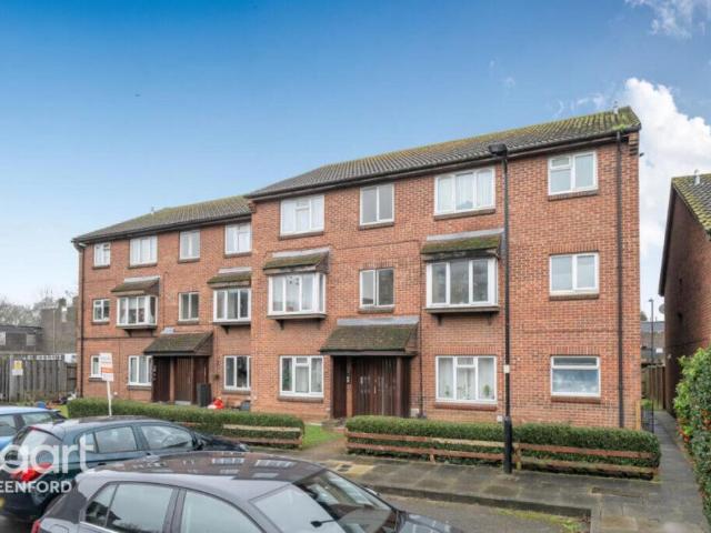1 bedroom flat for sale in Concord Close, Northolt, UB5