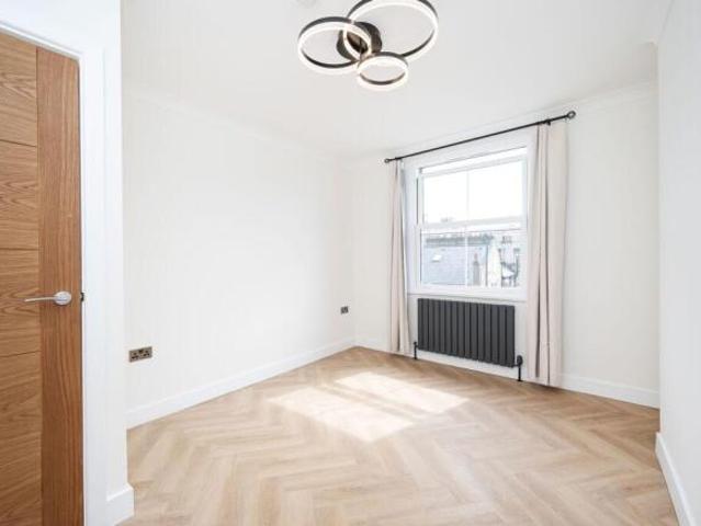 1 bedroom flat for sale in Colverstone Crescent, Dalston, London, E8