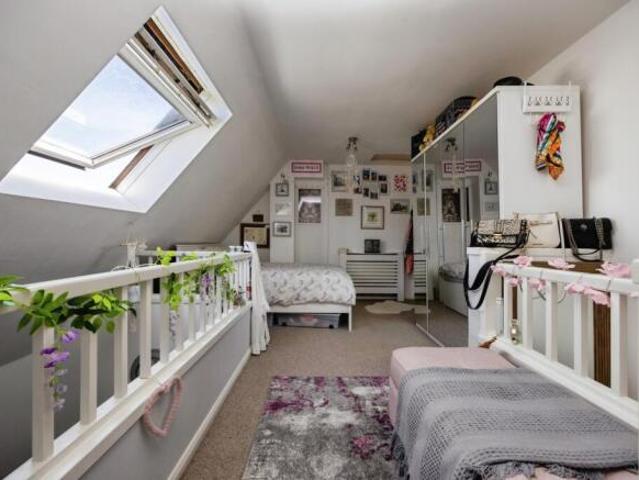 1 bedroom flat for sale in Colburn Crescent, GUILDFORD, Surrey, GU4