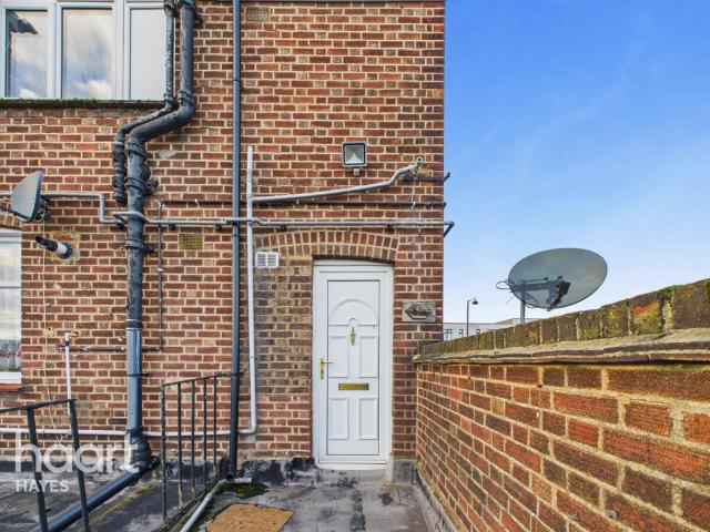 1 bedroom flat for sale in Coldharbour Lane, Hayes, UB3