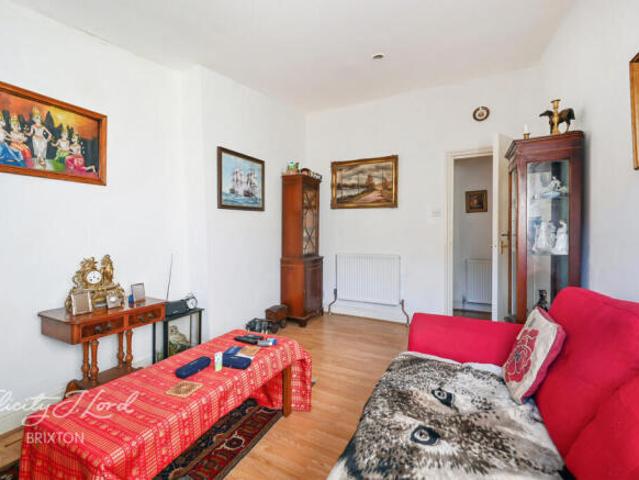 1 bedroom flat for sale in Coldharbour Lane, London, SW9