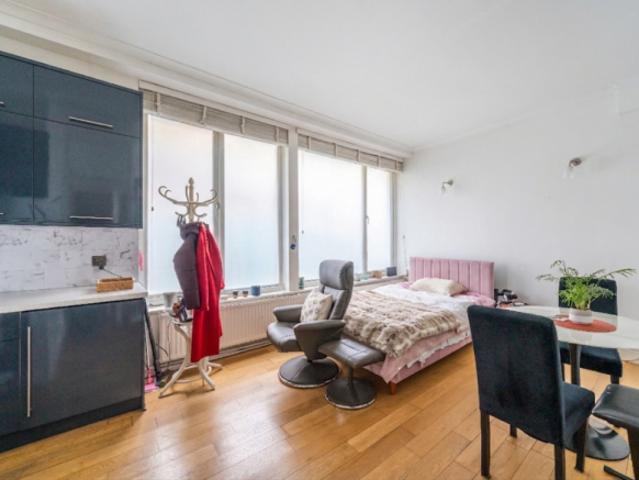 Studio flat for sale in Colehill Lane, London, SW6