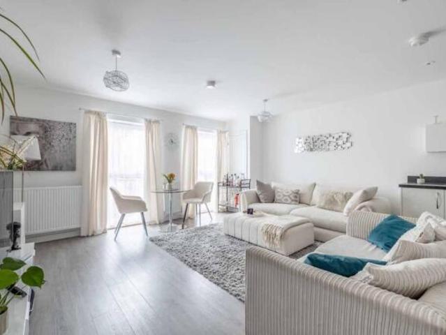 1 bedroom flat for sale in Cornwall Gardens, Taplow, SL6