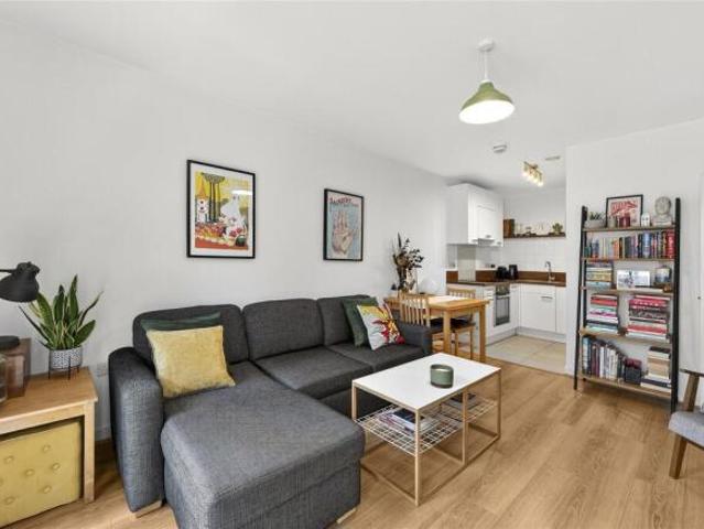 1 bedroom flat for sale in Coster Avenue, London, N4