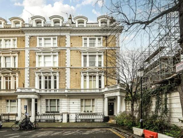 1 bedroom flat for sale in Clanricarde Gardens, London, W2