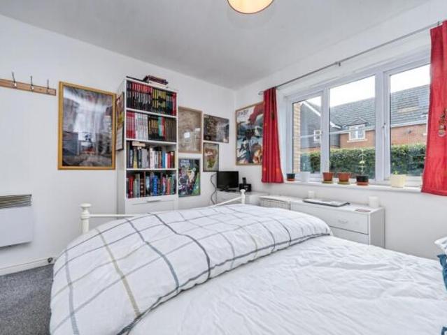 1 bedroom flat for sale in Crowe Road, Bedford, Bedfordshire, MK40