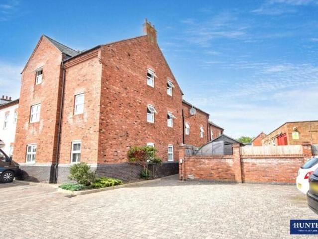 1 bedroom flat for sale in Cross Street, Wigston, LE18