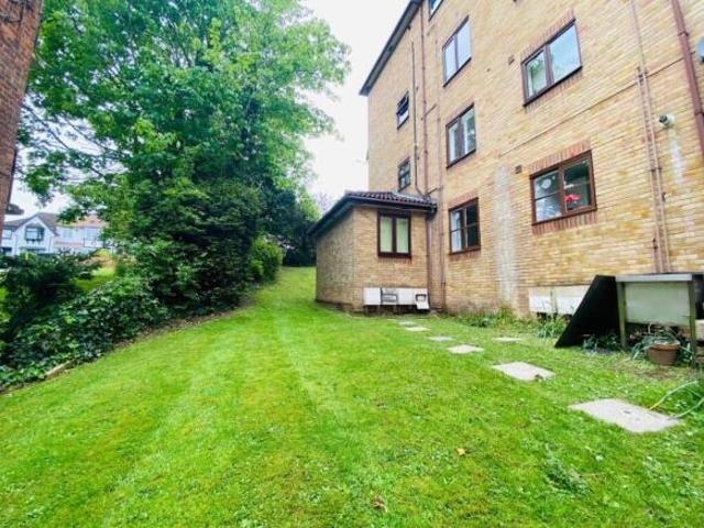 1 bedroom flat for sale in Cypress Road, London, SE25